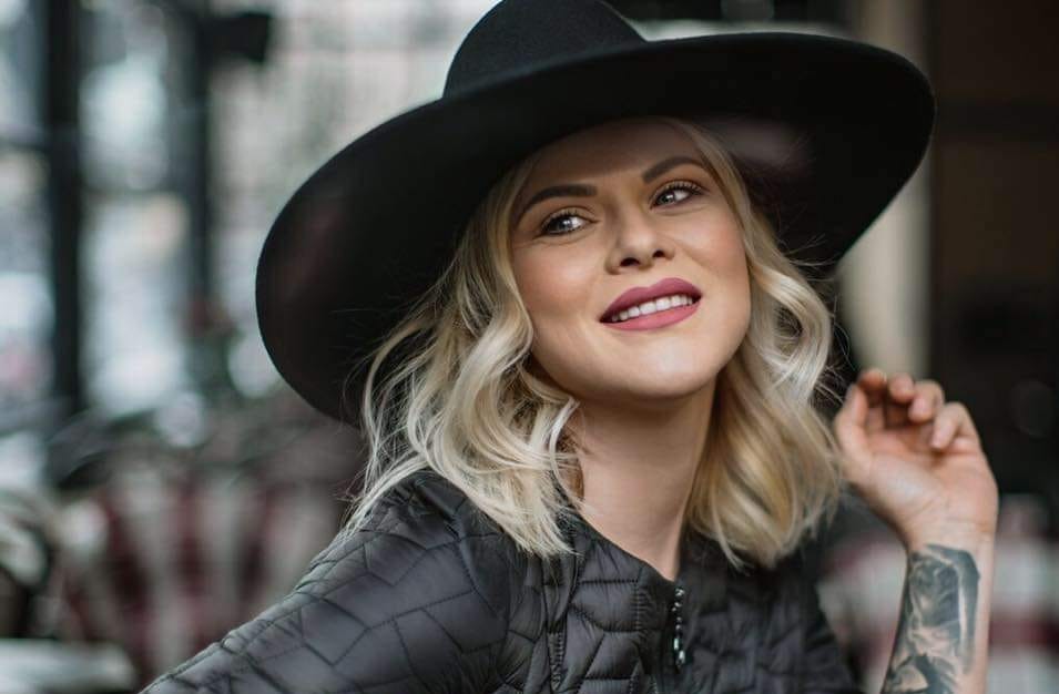 „ДА!“ Македонската пејачка го покажа прстенот (ФОТО) - Mastilo.mk